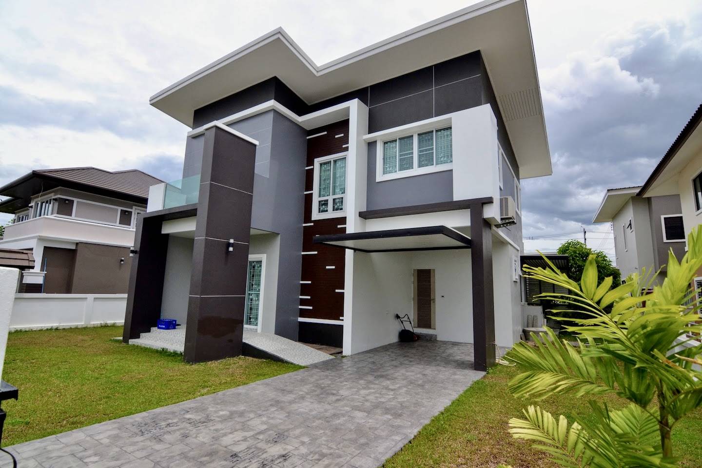 1975 – Modern House, 3 Bedroom, 3 Bathroom - Expat Homes