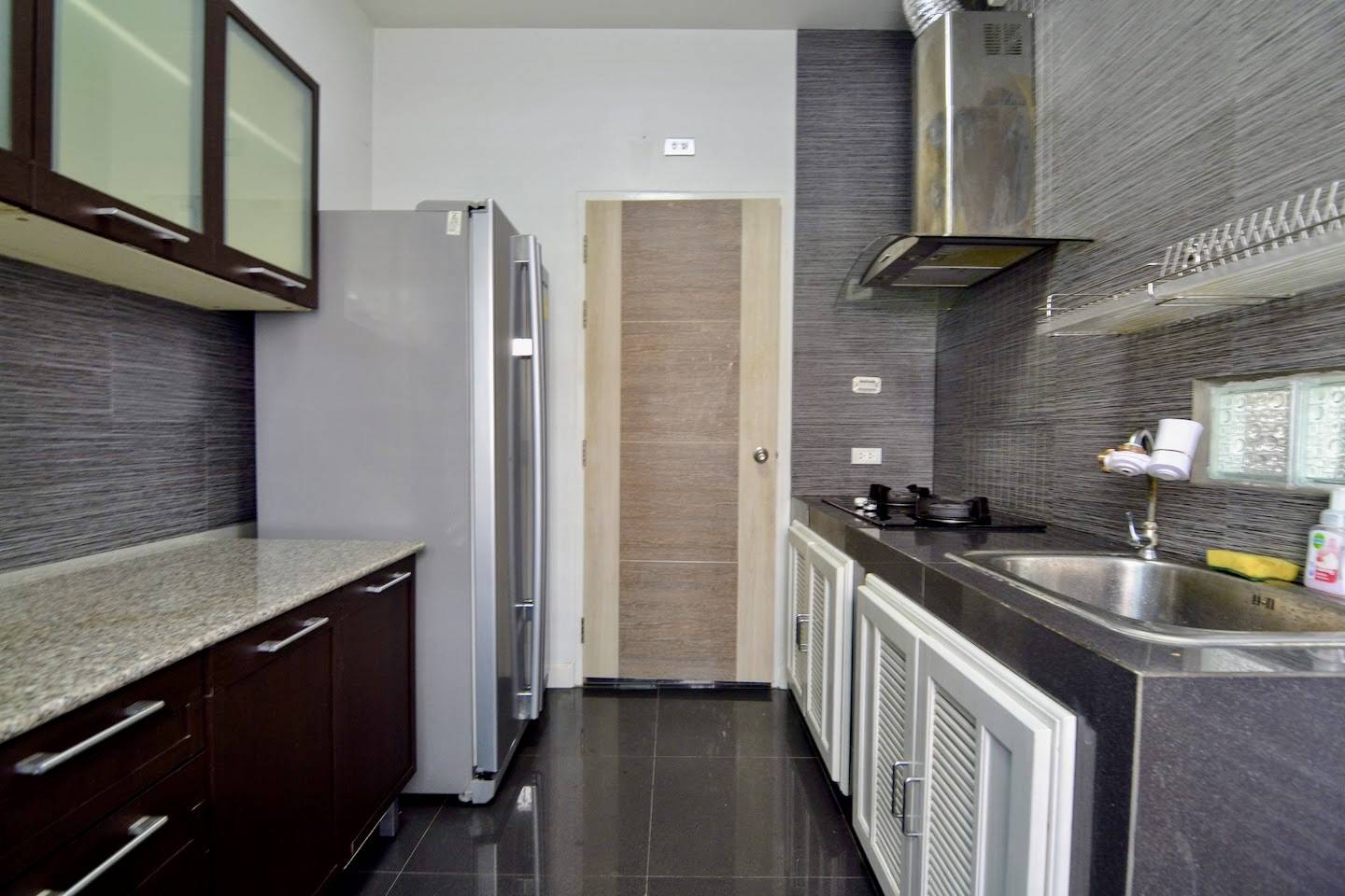 1975 – Modern House, 3 Bedroom, 3 Bathroom - Expat Homes